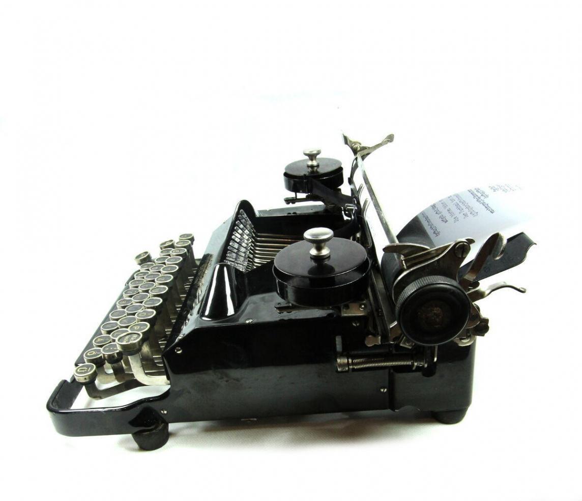 A portable typewriter- Senta – Polish Your art- exactly my type